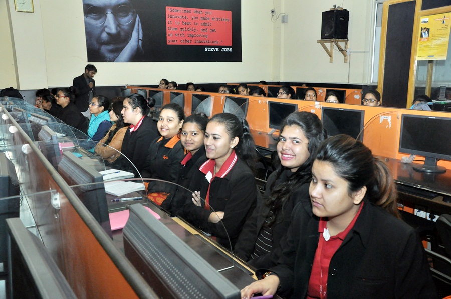 Computer Lab - Biyani Institute of Science and Management for Girls
